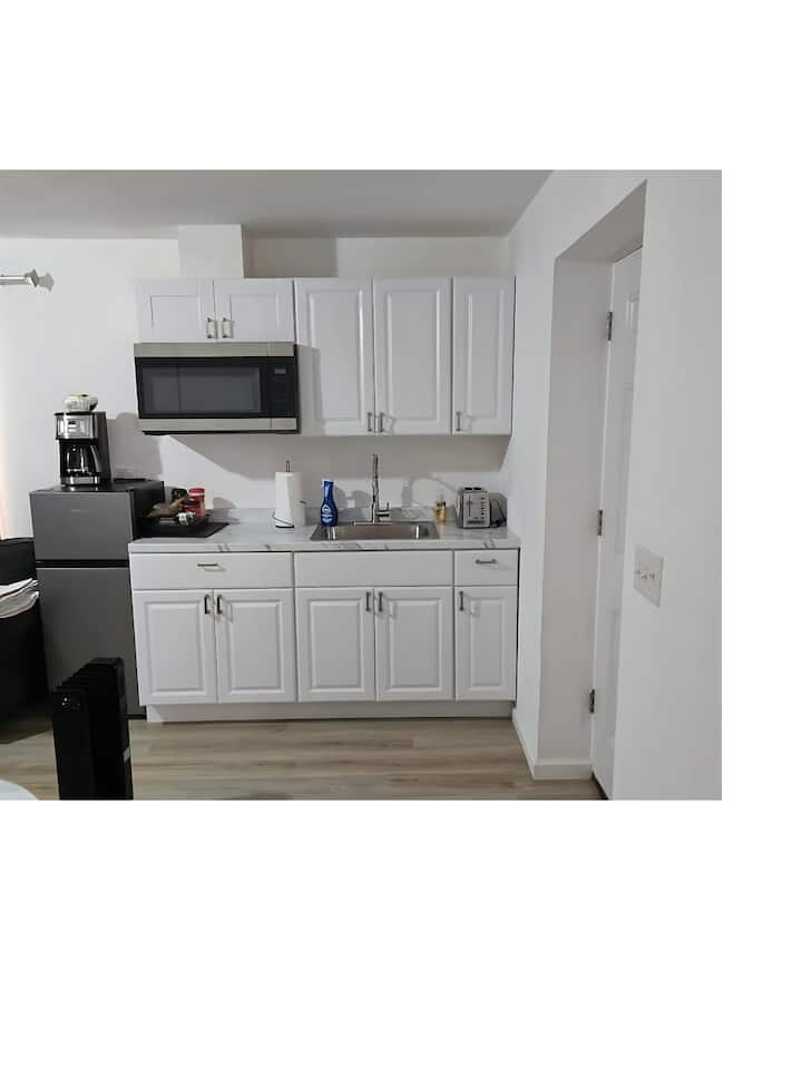1 Bedroom Apt With Wifi, & Laundry In Plainfield - Edison, NJ