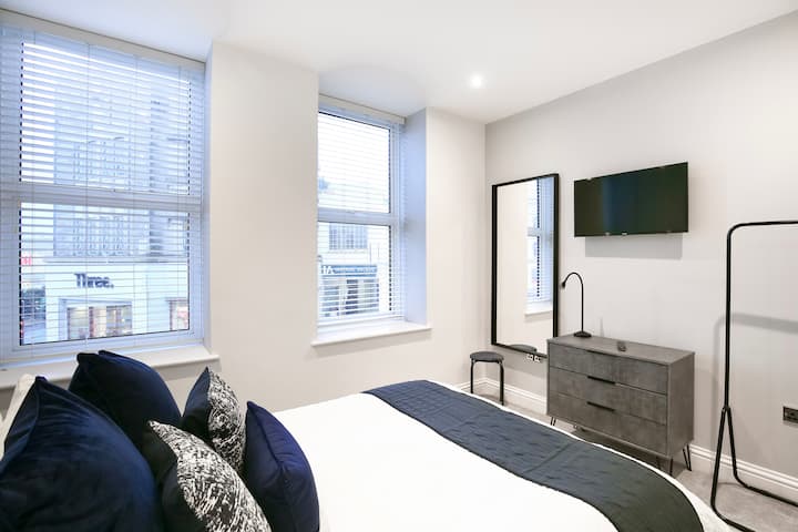 Churchill Square/sleeps 4/long Stay Discounts - Brighton