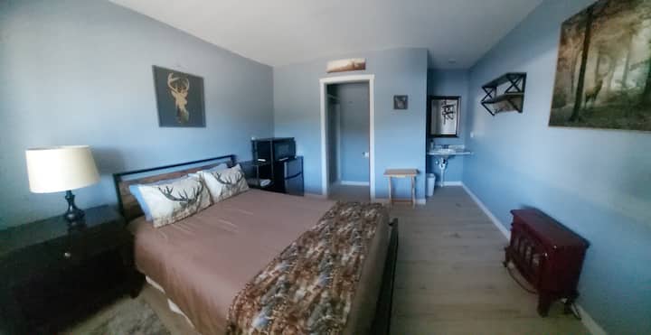 Deer Room At The Bunkhouse - Roseburg, OR