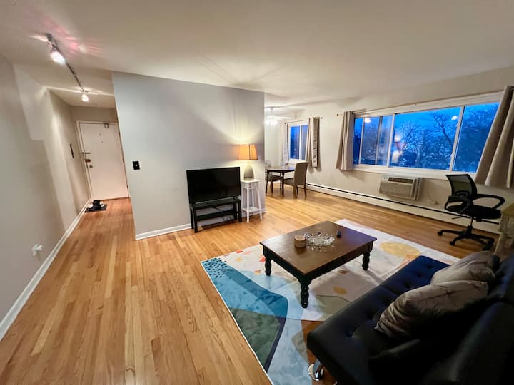 Lake View Private 1 Bedroom Unit - Skokie, IL