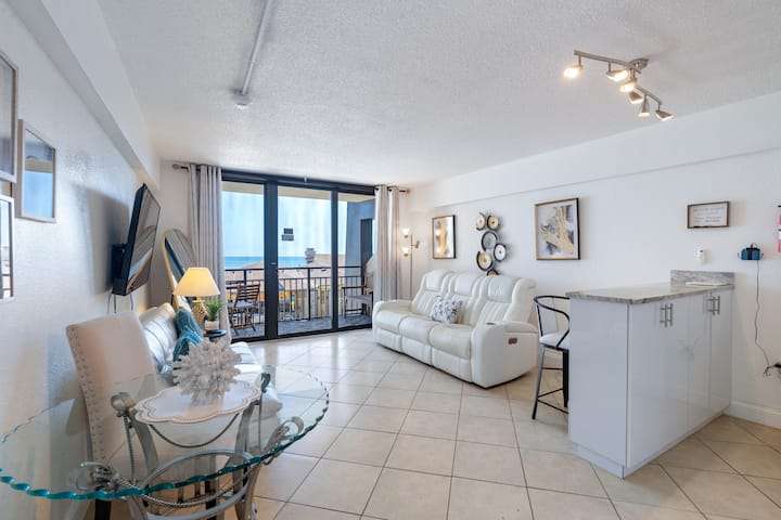 Amazing Ocean Front 1-bedroom Pool Open - Daytona Beach Shores, FL