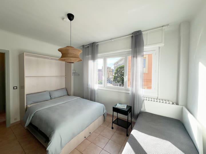 Central Menton Beach Retreat - Menton