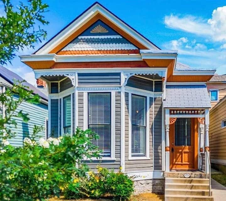 Central Modern House W/ King Bed + Ev Charger - Louisville, KY
