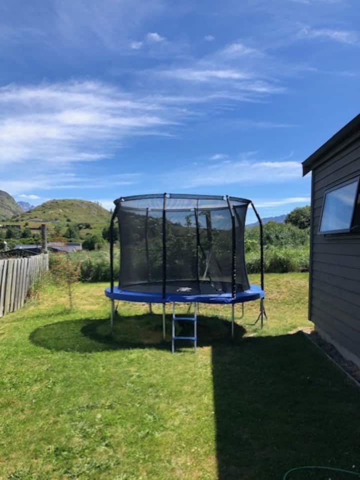 Spacious 3-bed Home For 6 – Near Town & Views - Queenstown