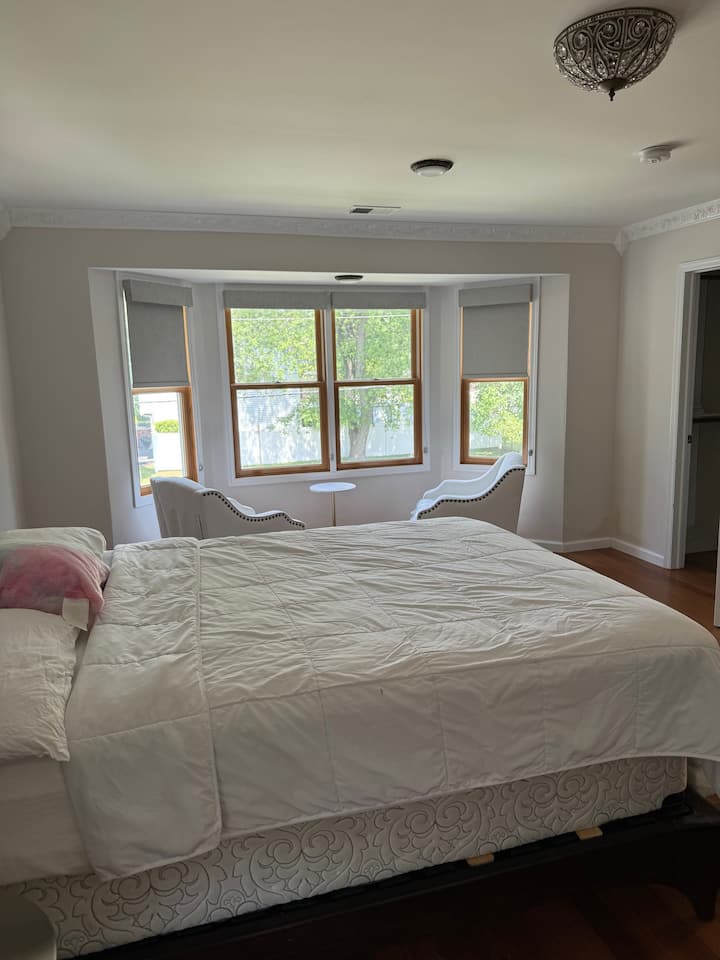 Luxury Master Suite • Private Bath • Home Theater - Edison, NJ