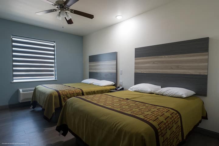 Budget 2 Queen Room - Pflugerville, TX