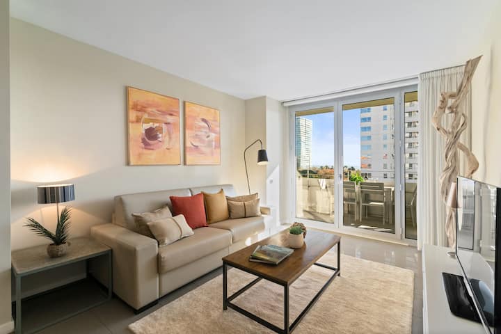 Stunning 2br, 2ba Apt W/ Ac, Pool, Gym & Sea Views - Barcelona