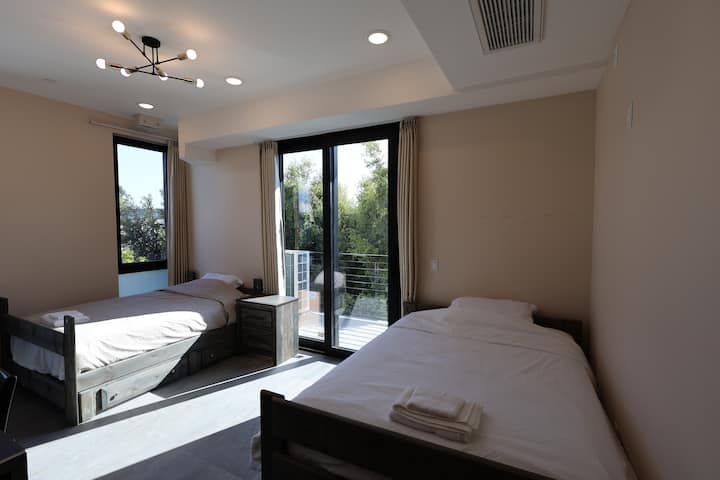 Private Bedroom In Westla - Culver City, CA