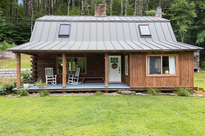Kid + Dog Friendly Cabin | Big Yard + Fire Pit - クレアモント, NH