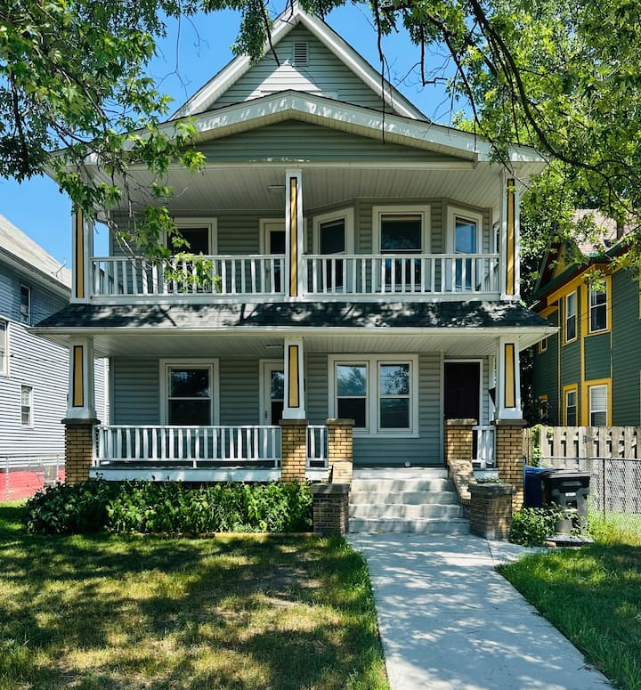 Private & Comfortable 3rd Flr Bedroom E - Tremont - Cleveland, OH