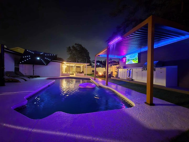 Sleeps 17! Beach & Heated Pool, All Tpa Attraction - Tampa, FL