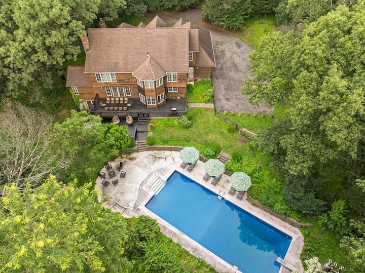 Private Estate W/pool, Hot Tub & Scenic Views! - Chester, NY