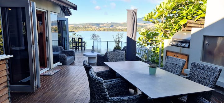 Luxurious Living + Spa - Beautifully Presented - Raglan