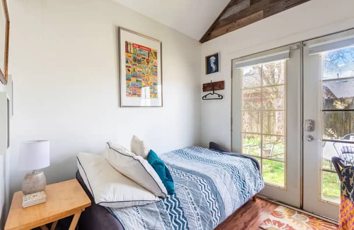 Modern New Studio Amazing N Portland Location - Portland, OR