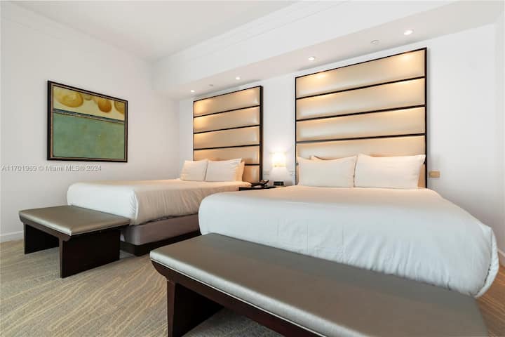 Fontainebleau 3 Beds Ocean + 7 Guests, Large Suite - Miami Beach, FL
