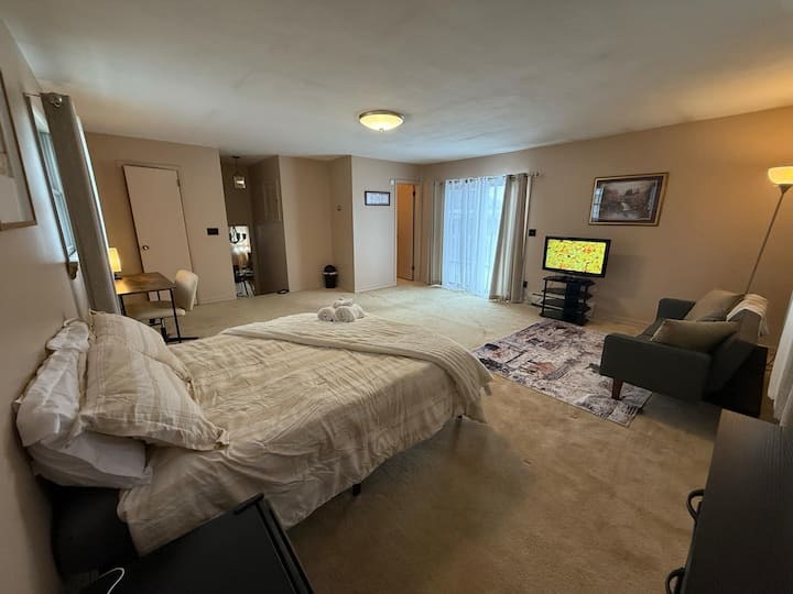 Large Private Suite In Binghamton Area - Maine, NY