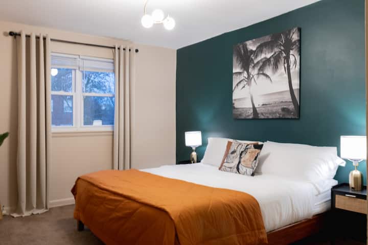 Your Happy Place | King Bd, Balcony, Parking Quiet - Conshohocken, PA