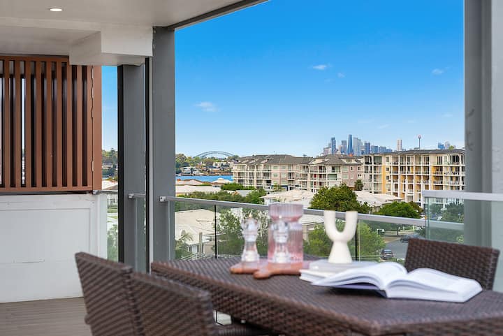 *Jam Home | Sydney Harbour Majestic Water View Apt - Strathfield
