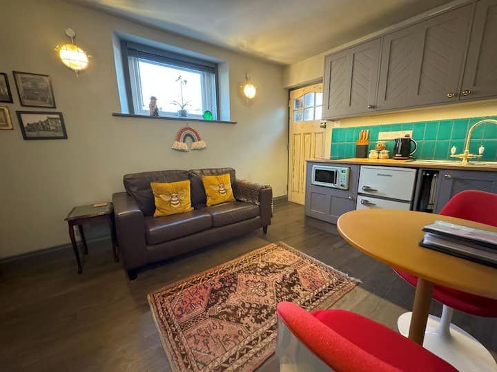 The Bolt: Ground Floor Apartment - Bristol