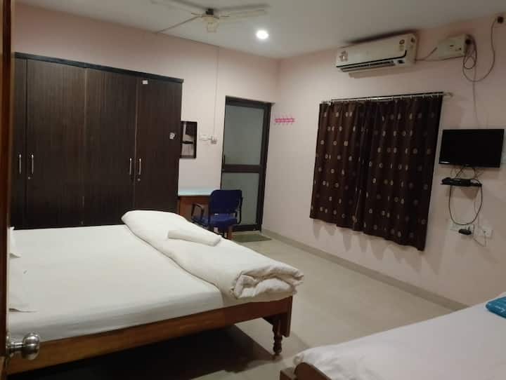 Wekare Ac City Centre Near Airport Station - Bhubaneswar