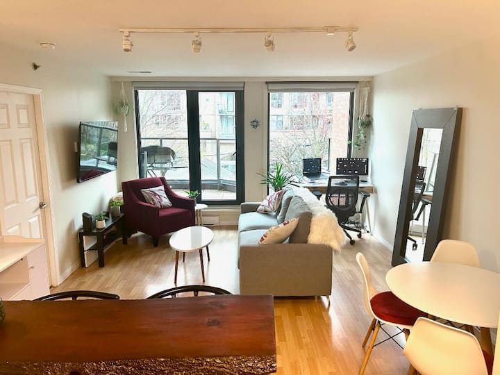 Near Kitsilano Beach And Parking, Pool And Gym! - Vancouver