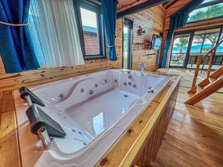 Jakuzili Bungalov
(Tringo Bung.) - Ayvalık