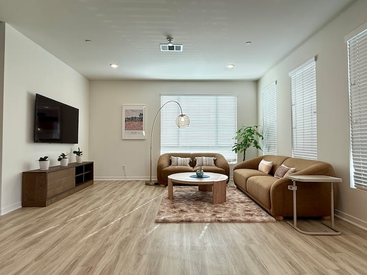 Spacious Master Suite | Prime Location Near Sna - Irvine, CA