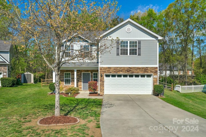 Southpark Large Farmhouse Near Golf Course - Charlotte, NC