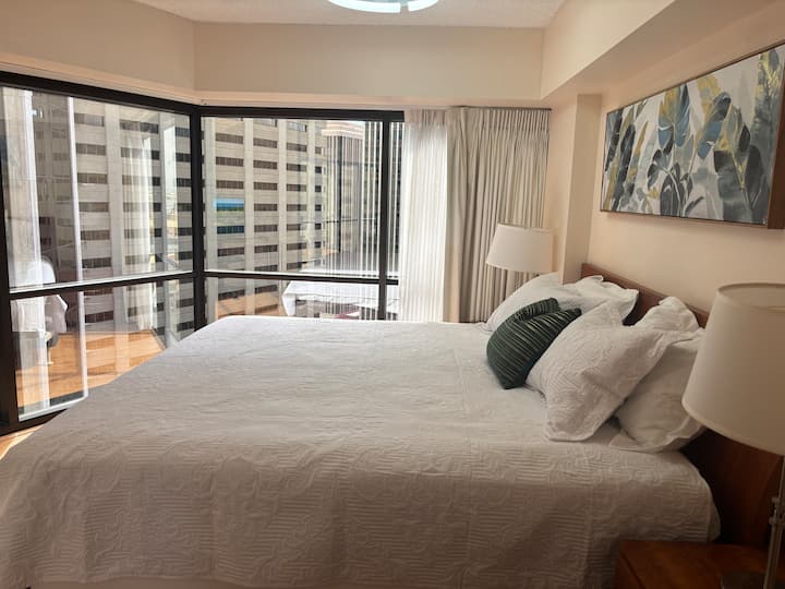 2br+den Ocean View Free Parking - O‘ahu, HI