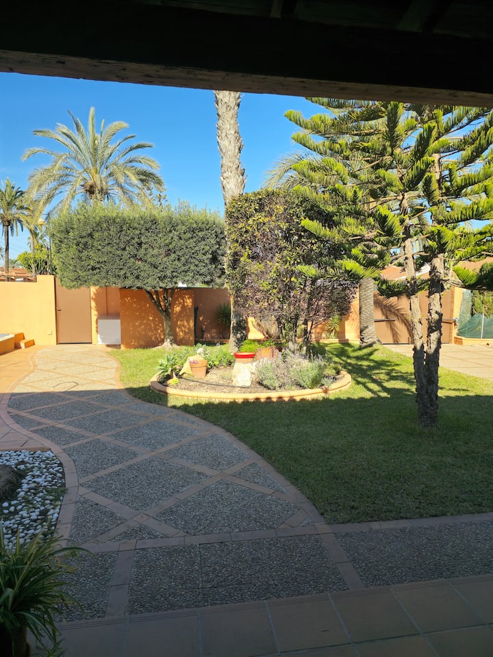 Chalet Rústico Con Piscina En Torrevieja - Torrevieja