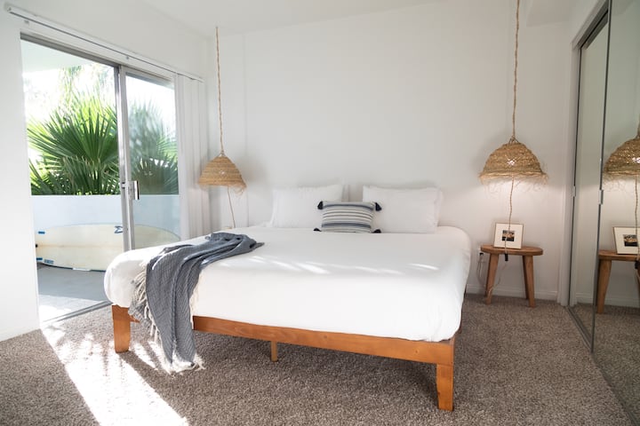 King Bed | Hot Tub | Parking | Walk To Shops - Thousand Oaks, CA