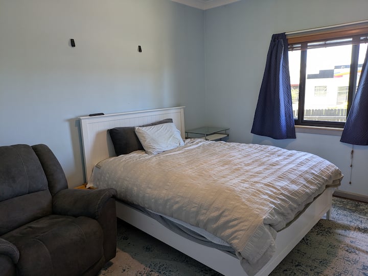 Cosy, Family-friendly Home – 3 Bedrooms, 2 Baths - Armidale