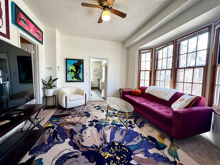 Spacious 2-bedroom Suite Downtown Colorado Springs - Colorado Springs, CO