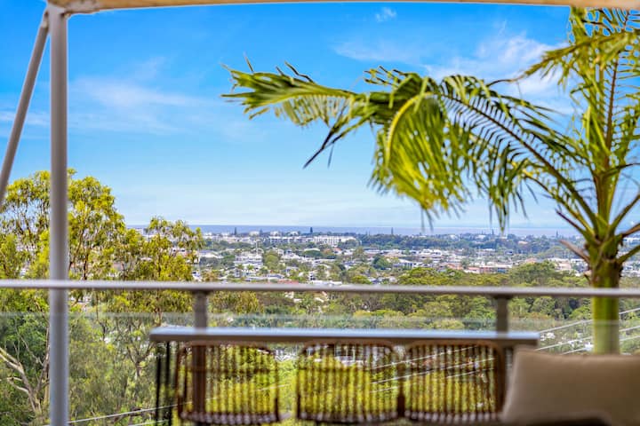 Ocean Oasis: Sea Views, Sauna, Pool 950m To Beach - Mooloolaba