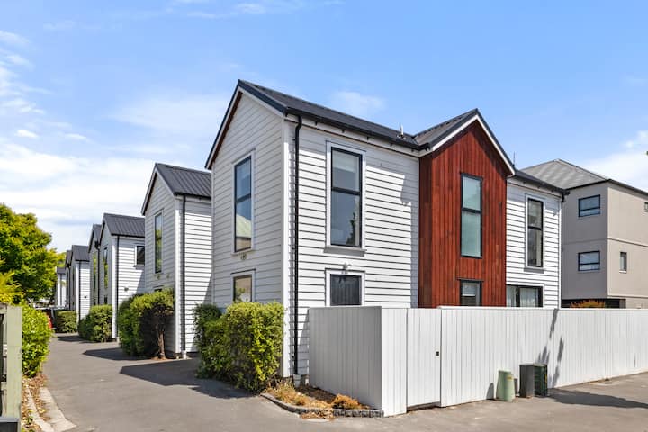 Amazing Central City Location: 3bd + 2bth - Christchurch