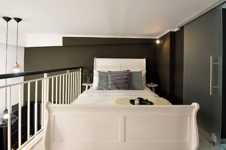 Downtown Duplex: Comfy Studio On Regina Elisabeta - Bukarest