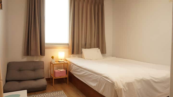 [Cheongchun Hostel2d]대릉원코앞! 황리단길지척! 찐 아늑한 2인퀸베드룸 - Gyeongju-si