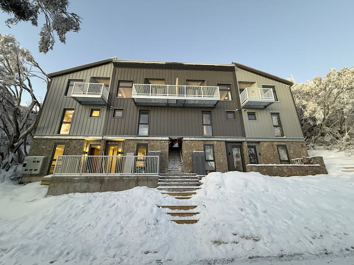 Ski Lift Access | Modern 3br Chalet + Fireplace - Mount Buller