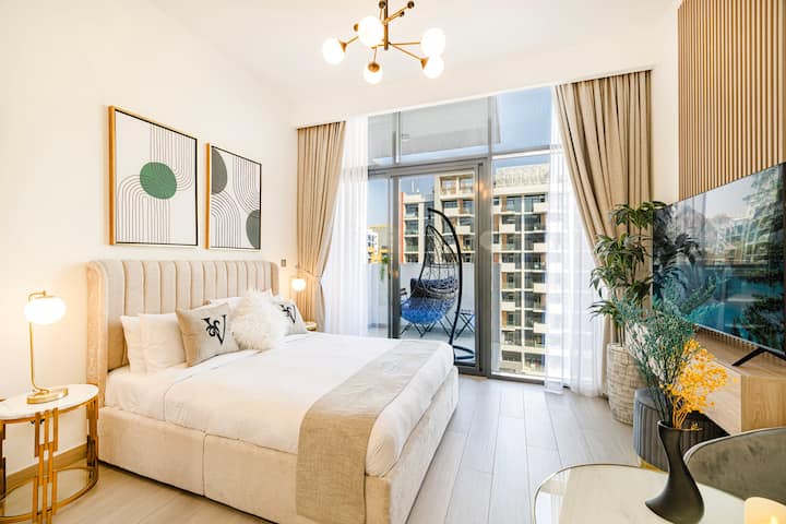 Bright Studio With Balcony |Stylish & Cozy Escape! - Dubai Airport (DXB)