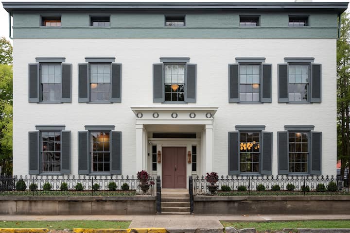 The Ashbrook Hotel-classic Queen - Frankfort, KY