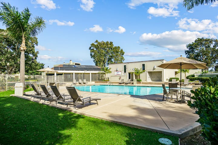 Seabluffe Beach Escape | Steps To Sand, Sleeps 6 - Encinitas, CA