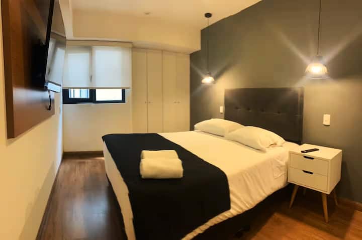 Elegante Y Hermoso Dpto En El Centro De Miraflores - Lima