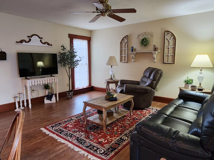 The Country Garden Suite - Mount Vernon, OH