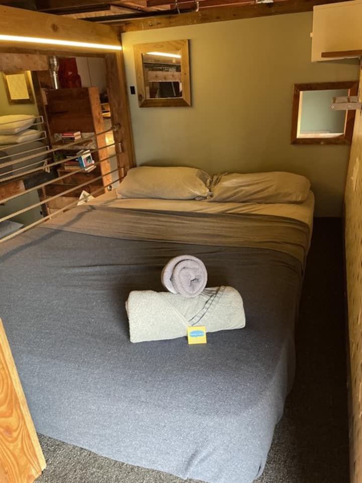 Affordable Pod That Sleeps 2 In Silverlake - Los Angeles, CA