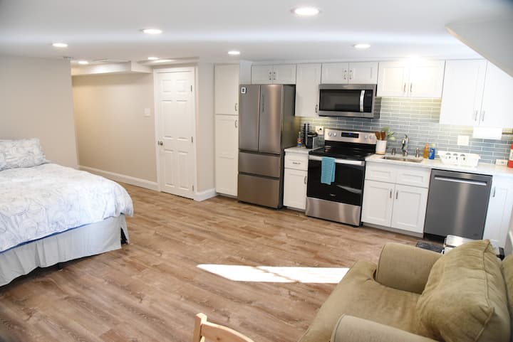 Bright & Cheery Private Apt-8 Min To Metro;parking - Silver Spring, MD