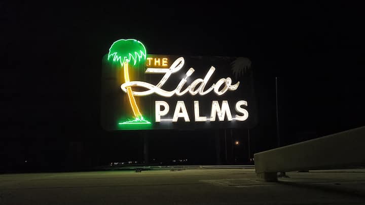 Mineral Waters Retreat Hotel - Desert Hot Springs, CA