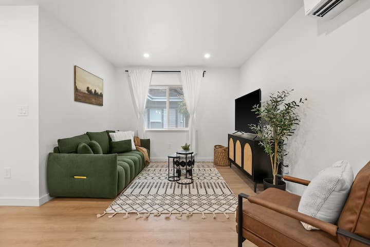 Newly Built Central Tacoma Gem! - Tacoma, WA