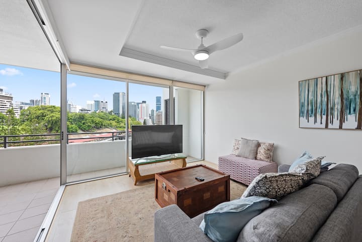 Parkland Apt Close To Cbd W/ City Views & Parking - Salisbury