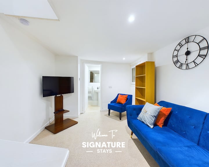 Portland House | Central & Racecourse | Parking - Cheltenham