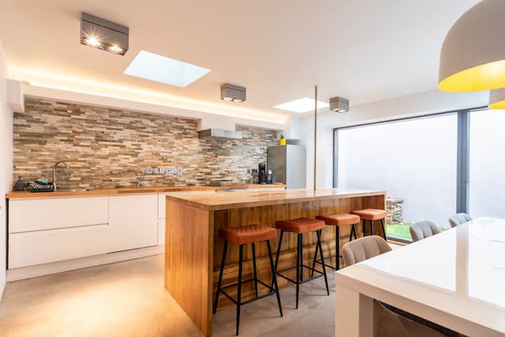 Stunning 3 Storey House Incredibly Located - Bristol